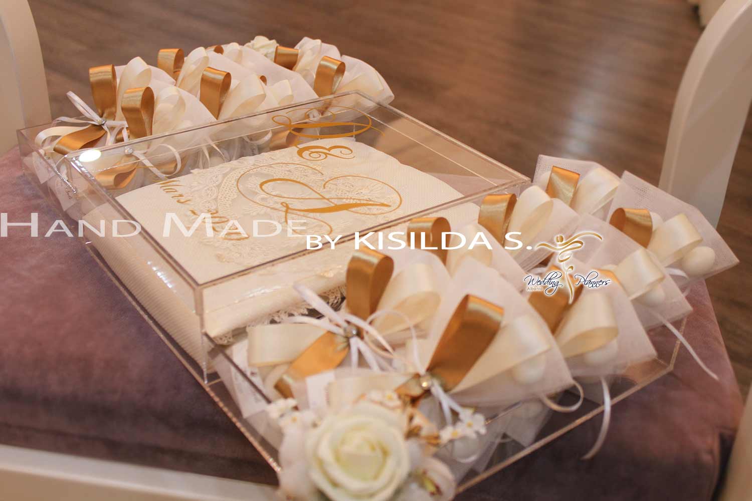 Mbajtëse për Fejese me Konfeta - Wedding Planners Albania